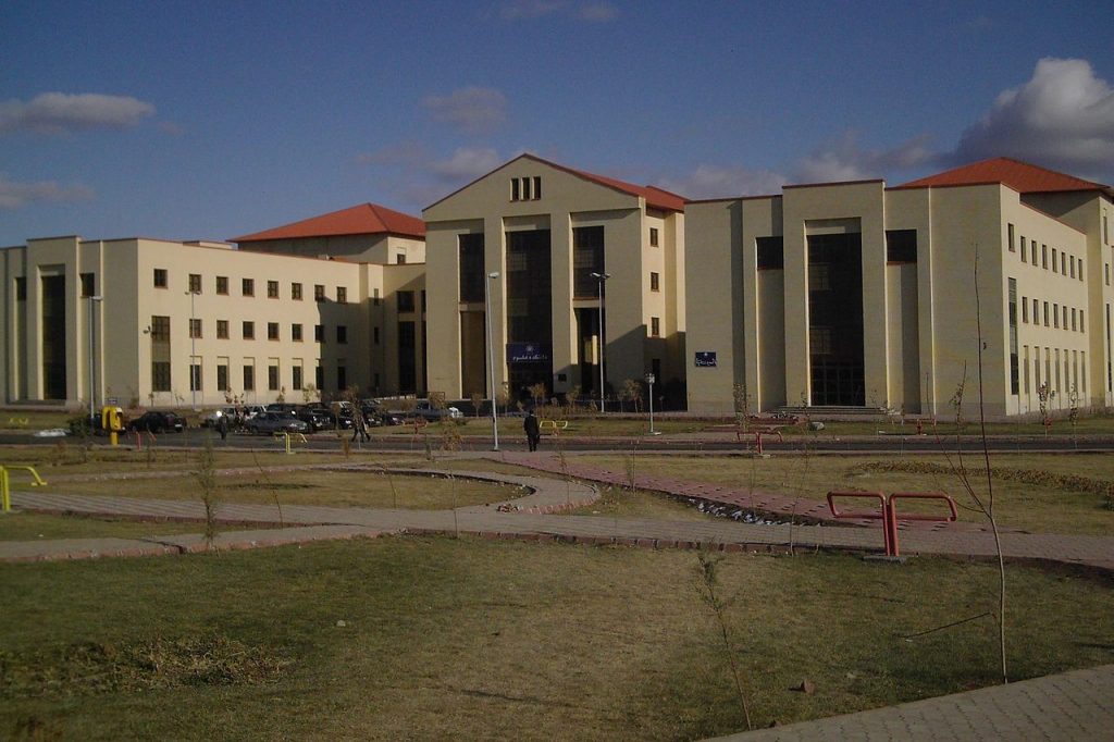 Muhaqiq Ardebili University - Meraj Student